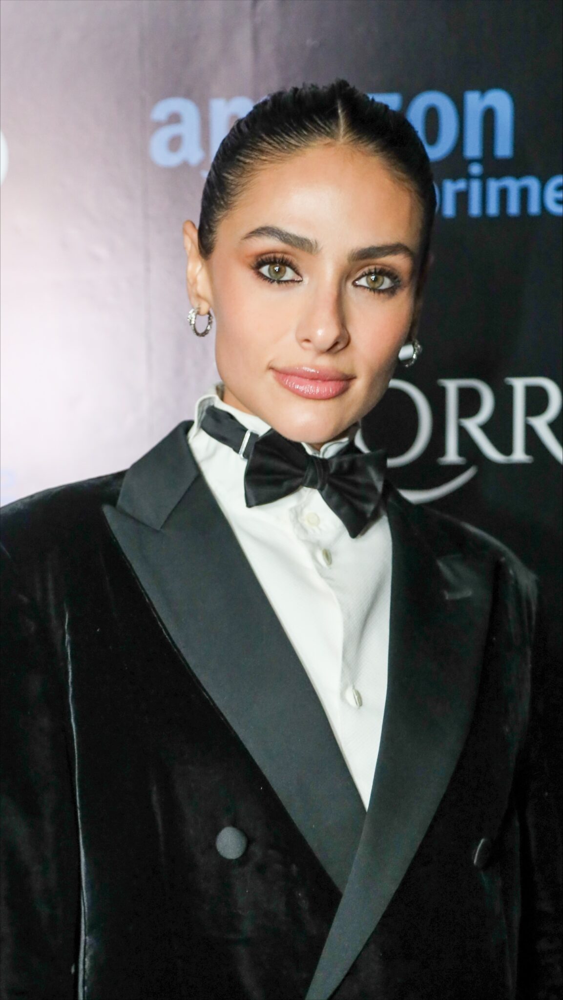 'Zorro' celebra una premier multitudinaria y repleta de glamour en ...