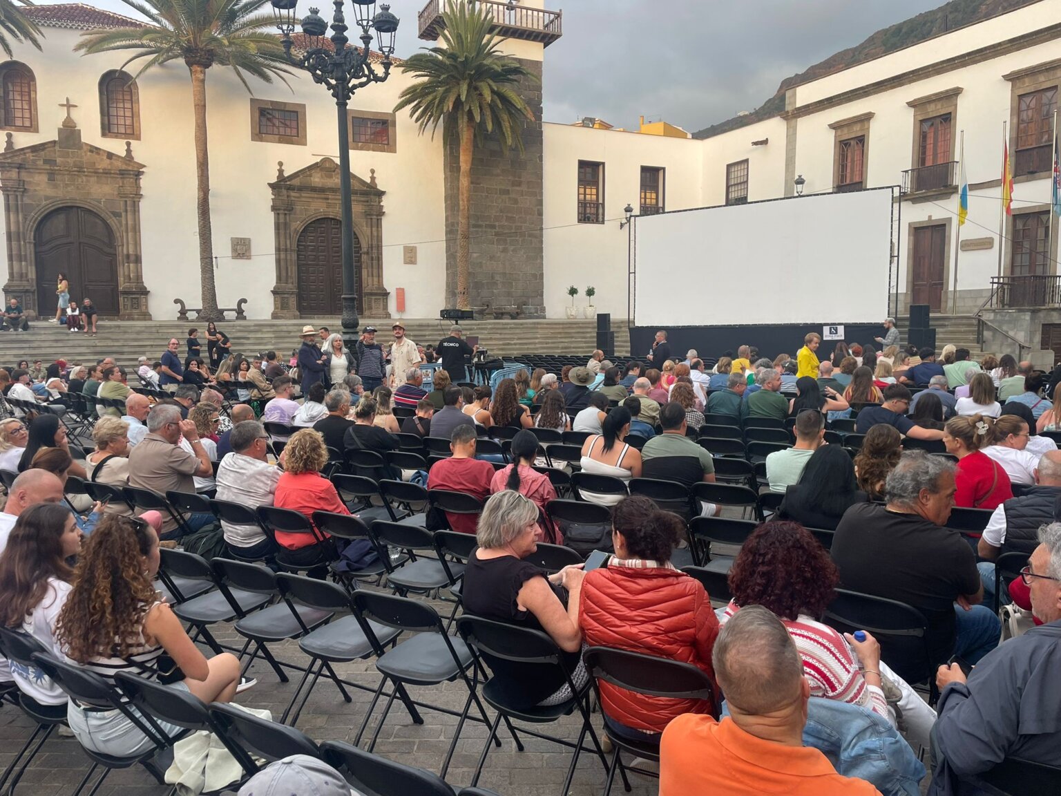 Garachico hosts the screening of 'Under a volcano' with over 1,200 ...